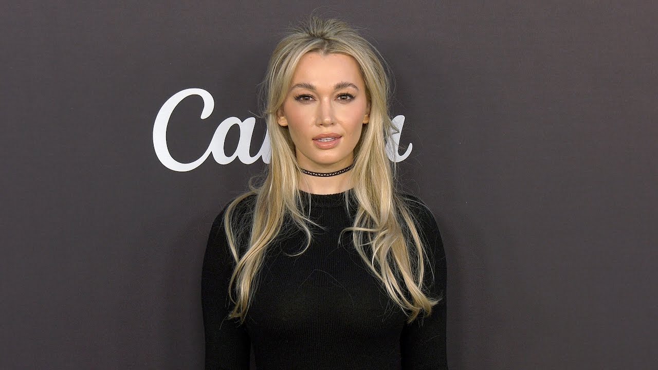 Karolina Benefield "The Walking Dead" Series Finale Event in Los ...