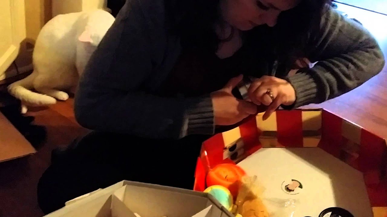 Pre valentine's day EPIC Lush legends unboxing - YouTube
