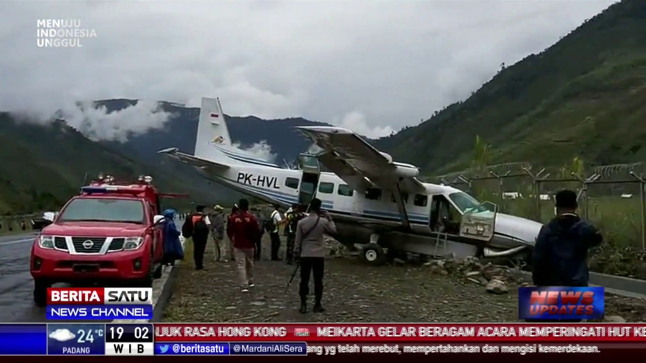 Pesawat Dimonim Air Tergelincir di Bandara Mulia Papua - YouTube