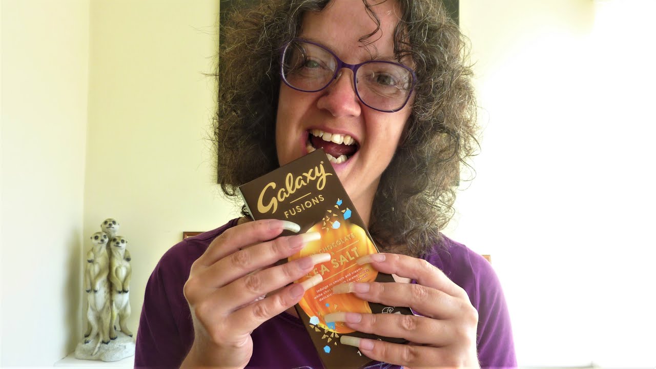 Galaxy Fusions Blonde Chocolate & Sea Salt Bar 100g. White chocolate ...