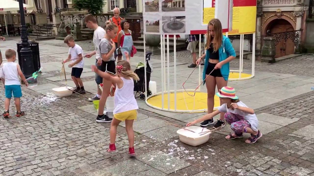 Big bubbles in Gdansk fun for kids and their parents :-) - YouTube