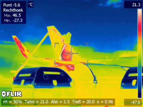Infrared video de-icing of a plane - YouTube