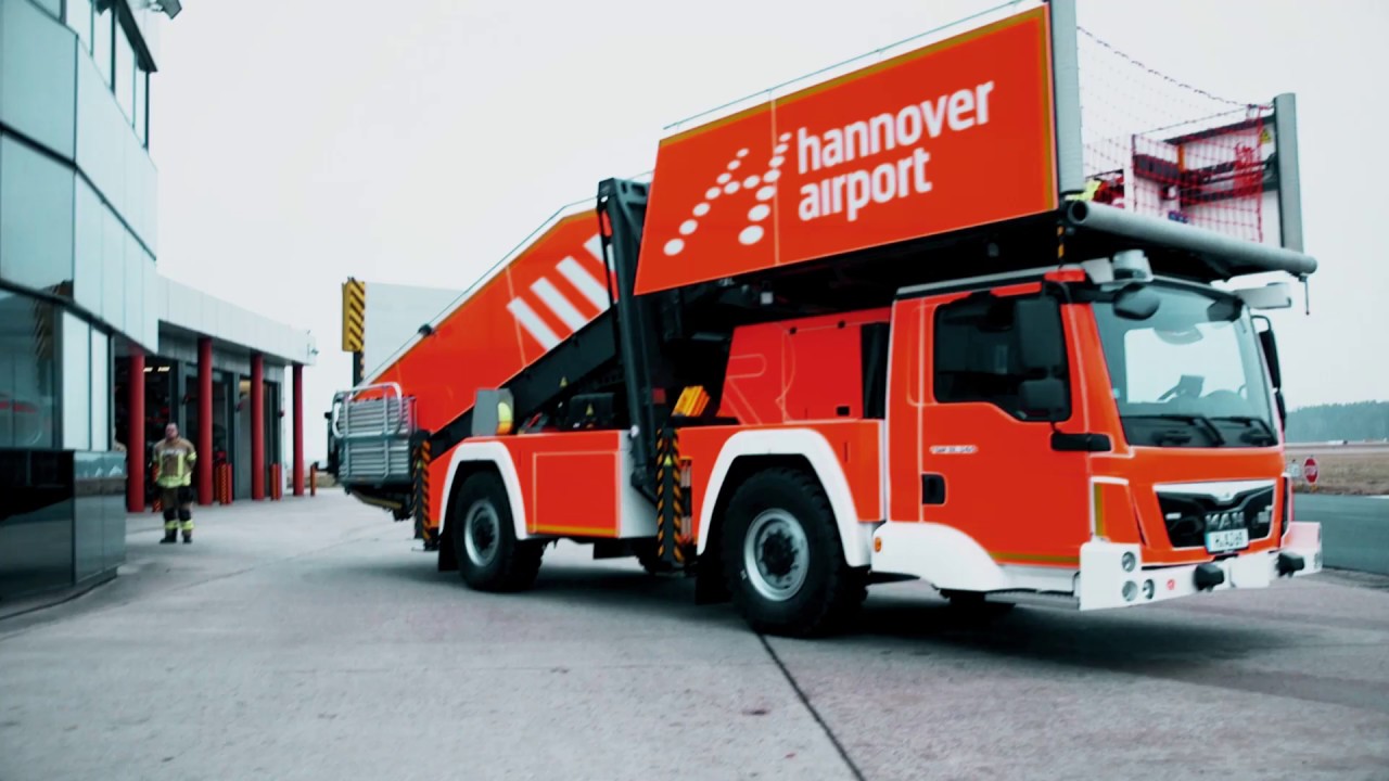 A new rescue ladder vehicle for the airport fire brigade: Evacuation in ...