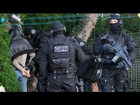 Fransa'da radikallere dönük operasyonlar sürüyor
