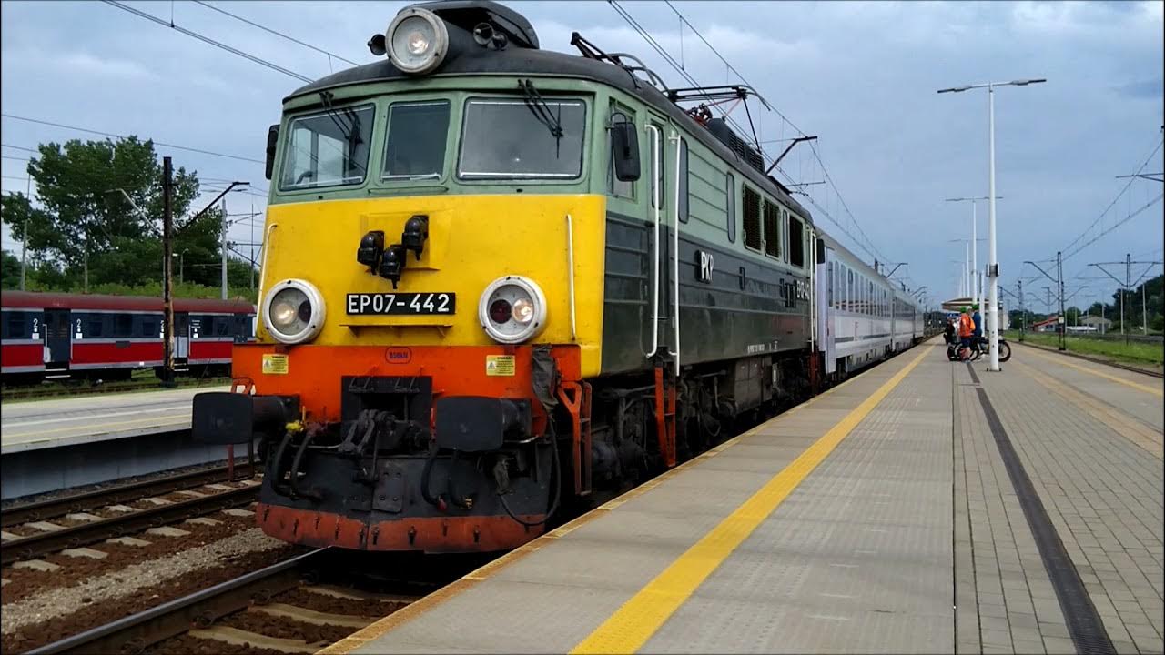 EP07-442 z IC Witos w 77 rocznicę rozpoczęcia powstania warszawskiego - YouTube