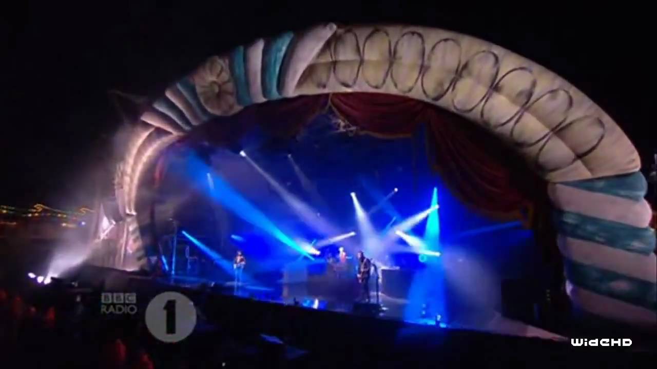 Muse - Uprising Live At Teignmouth (HD) - YouTube Music