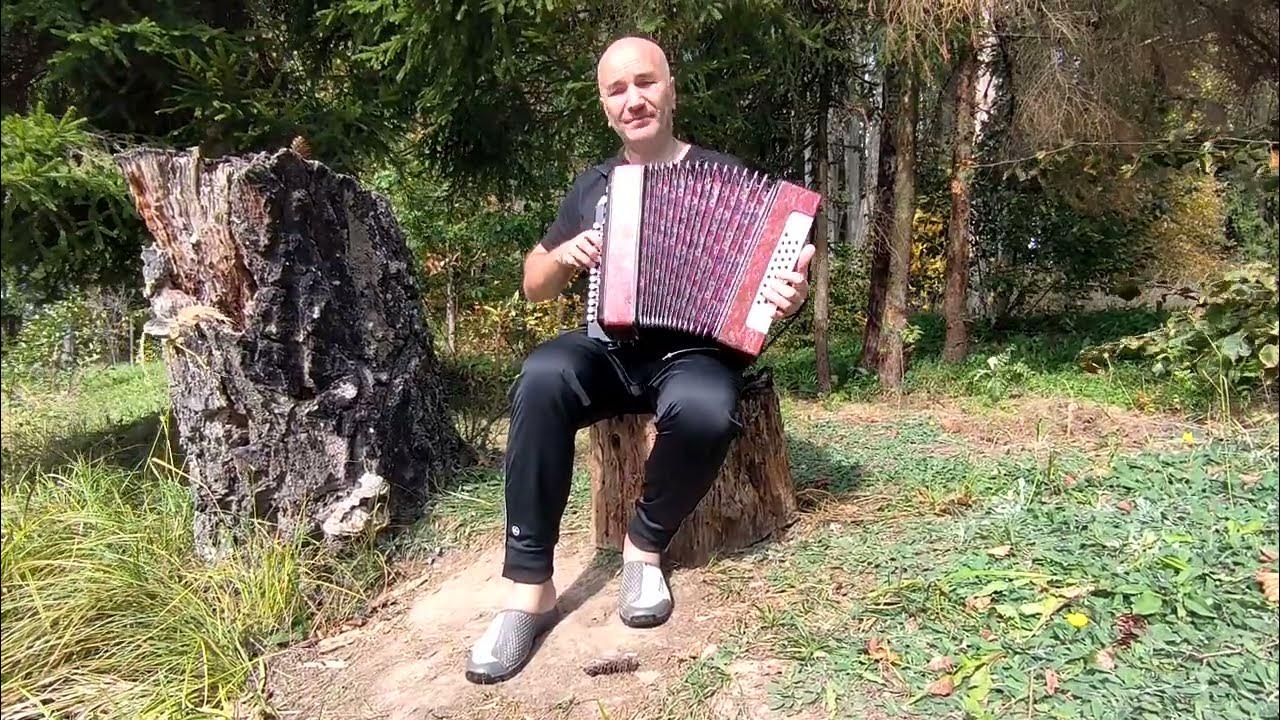 Гармонь в деревне - Катюша - YouTube