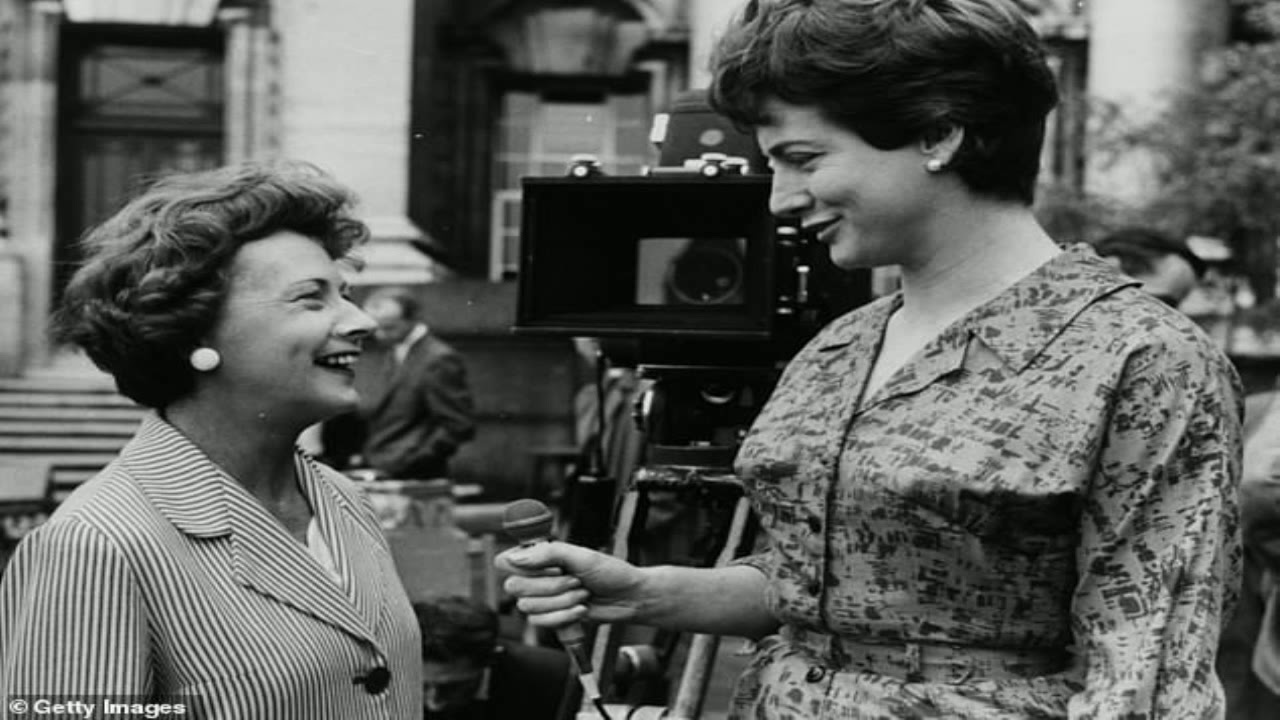 BBC's first female TV newsreader Nan Winton dies aged 93 - YouTube