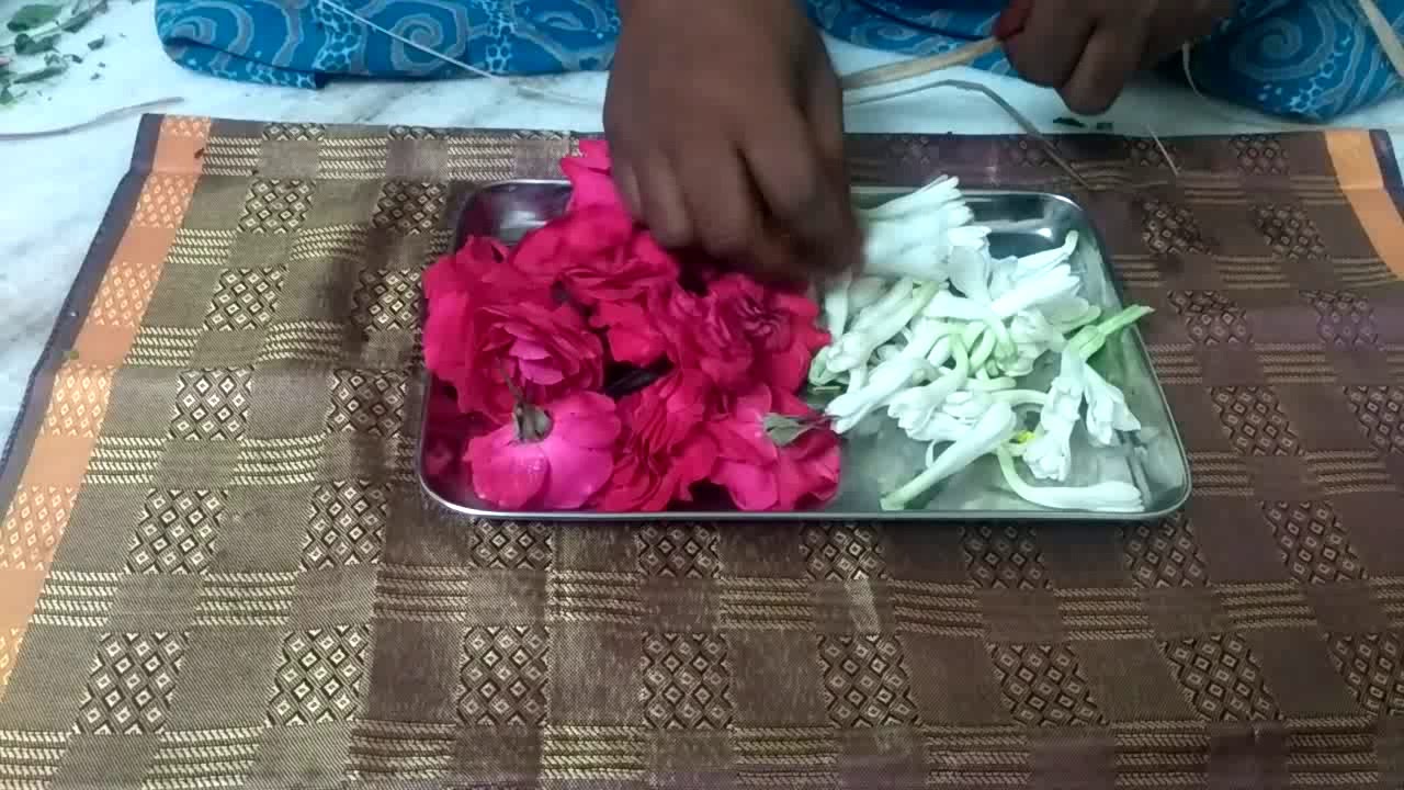 Sambanki,Roja Flower Vaigunda Eagadesi Special Maalai - YouTube