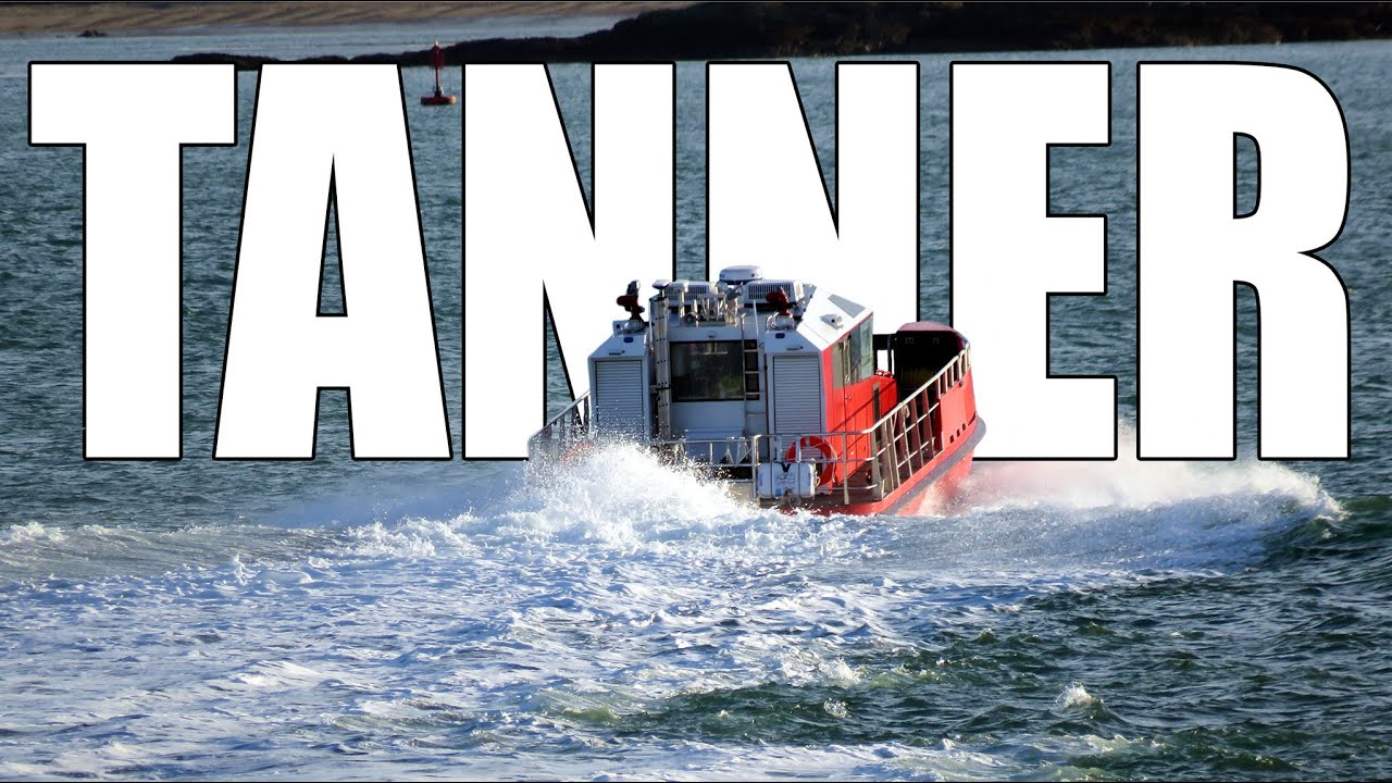 London Fire Brigade Rescue Boat in Holyhead - Tanner (Reg: 5367) - YouTube