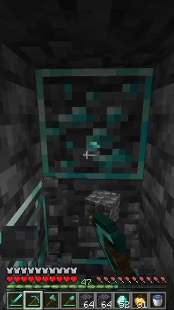 I was just mining for diamonds 😭#short #minecraft #gamingmemes #gaming ...