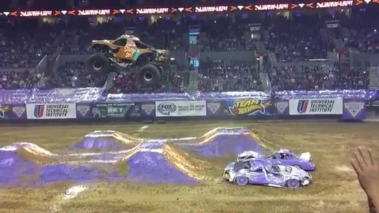 Scooby Doo Monster Jam Jump - YouTube