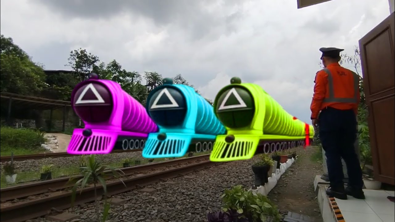 Kereta Api KRL Berubah Kikiko Exe Merah, Kereta Labhbu Exe, Biru VS KRL ...