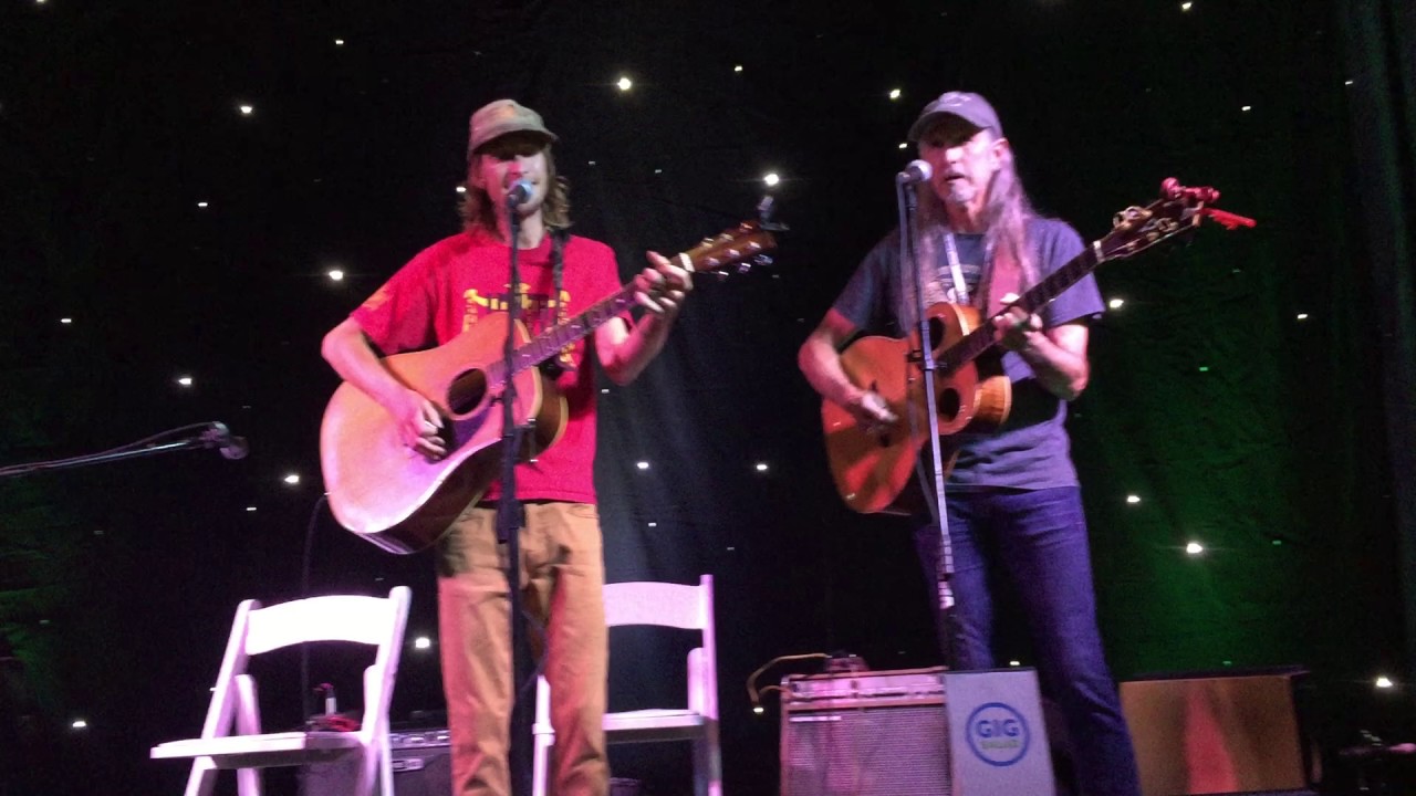 "Mauna Mele" ~ Pat Simmons Jr. live w/ Pat Simmons Sr. - YouTube