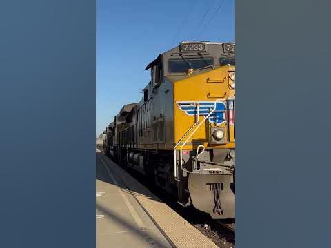 UP 7233 Leads A Powermove.#train #unionpacific #shorts - YouTube