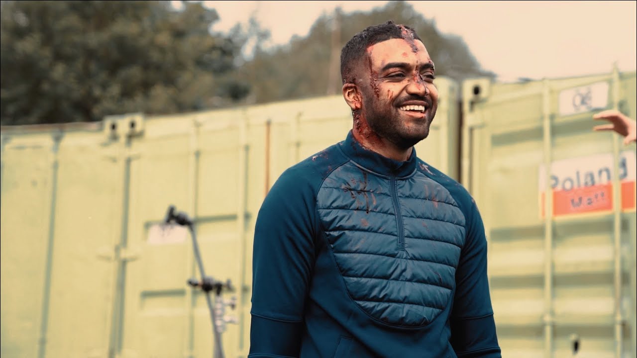Blazer Boccle - Undateables (Behind the Scenes) - YouTube