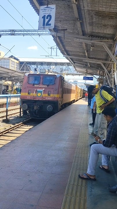 17229 Sabari Express/Thiruvananthapuram (TVL)-Secunderabad #palakkad jn#train world #shortvideo ...