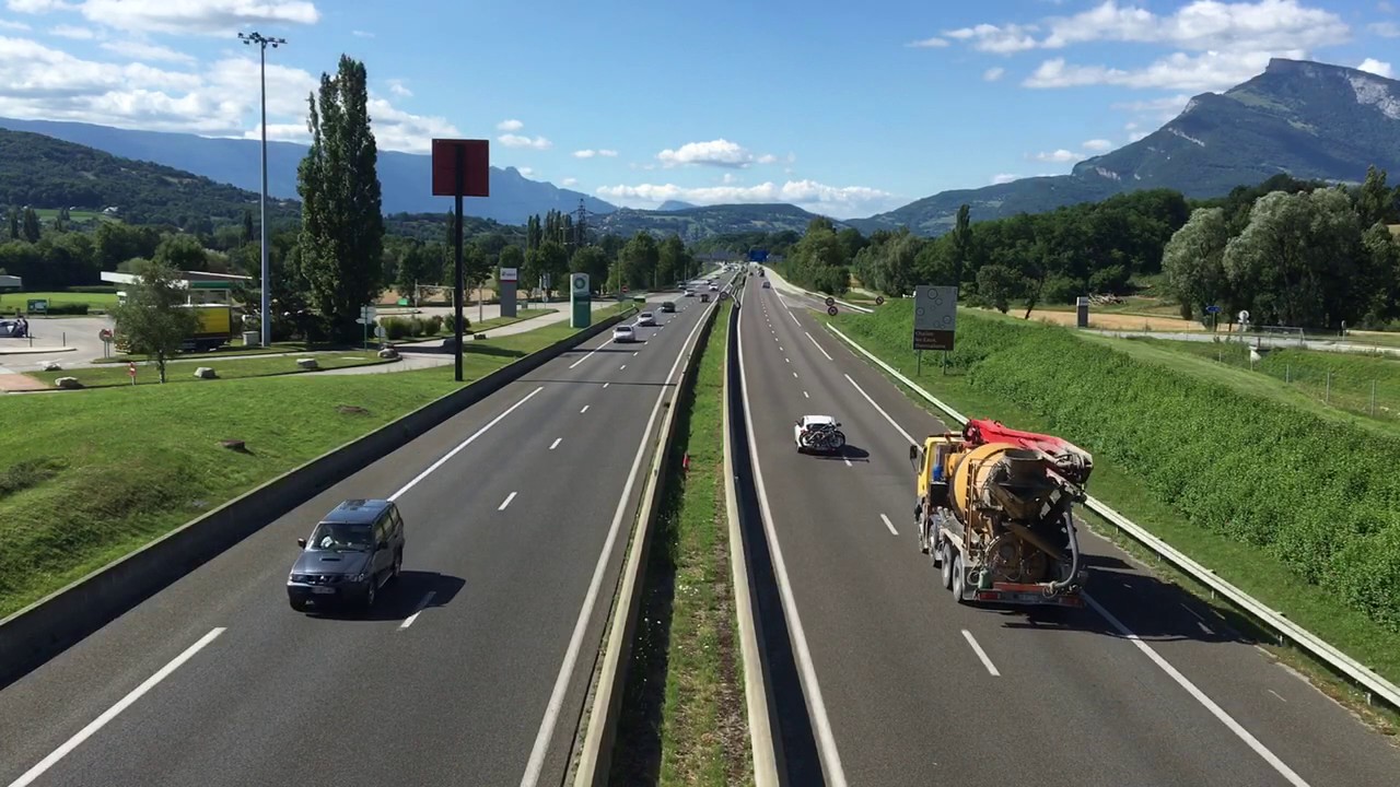 Relaxing highway traffic - YouTube