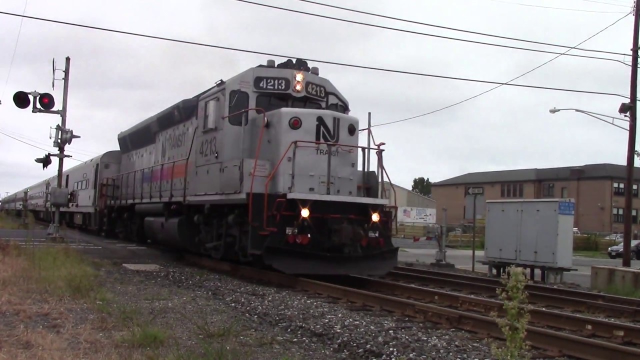 Full HD 60 FPS: NJT GP40-2B #4213 leads Train 4351 in Belmar 9/7/18 ...