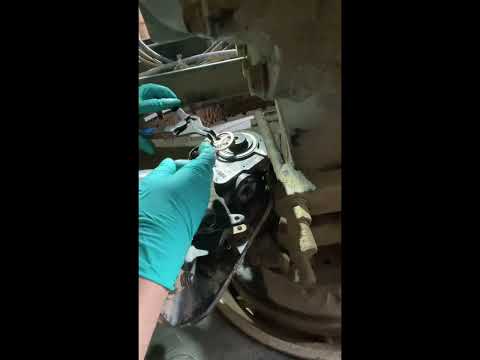 Install missing slack adjuster brake snap rings. - YouTube