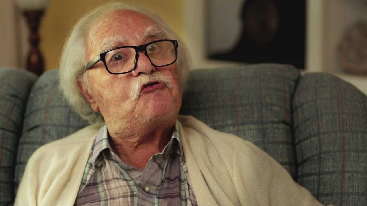 Man Eats Cockroach - Alterra Pest Control - YouTube