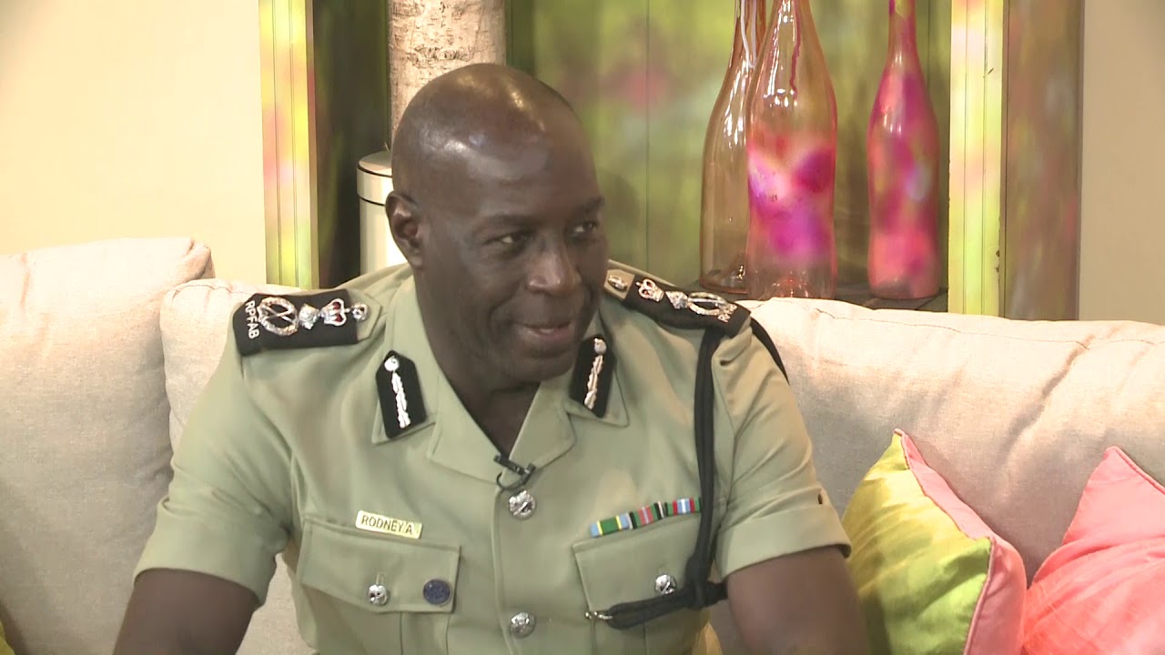 MORE POSITIVE IMPLEMENTS FOR POLICE OFFICERS - YouTube