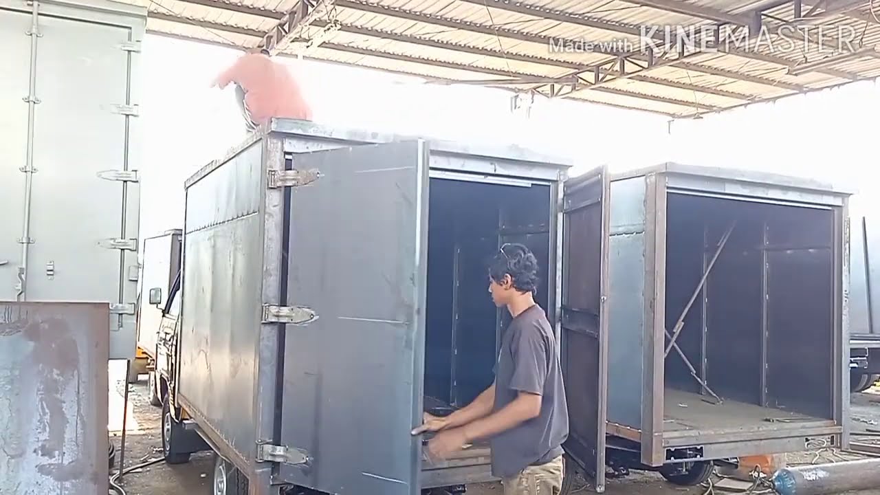 Proses perakitan box besi Mitsubishi L300 di karoseri - YouTube