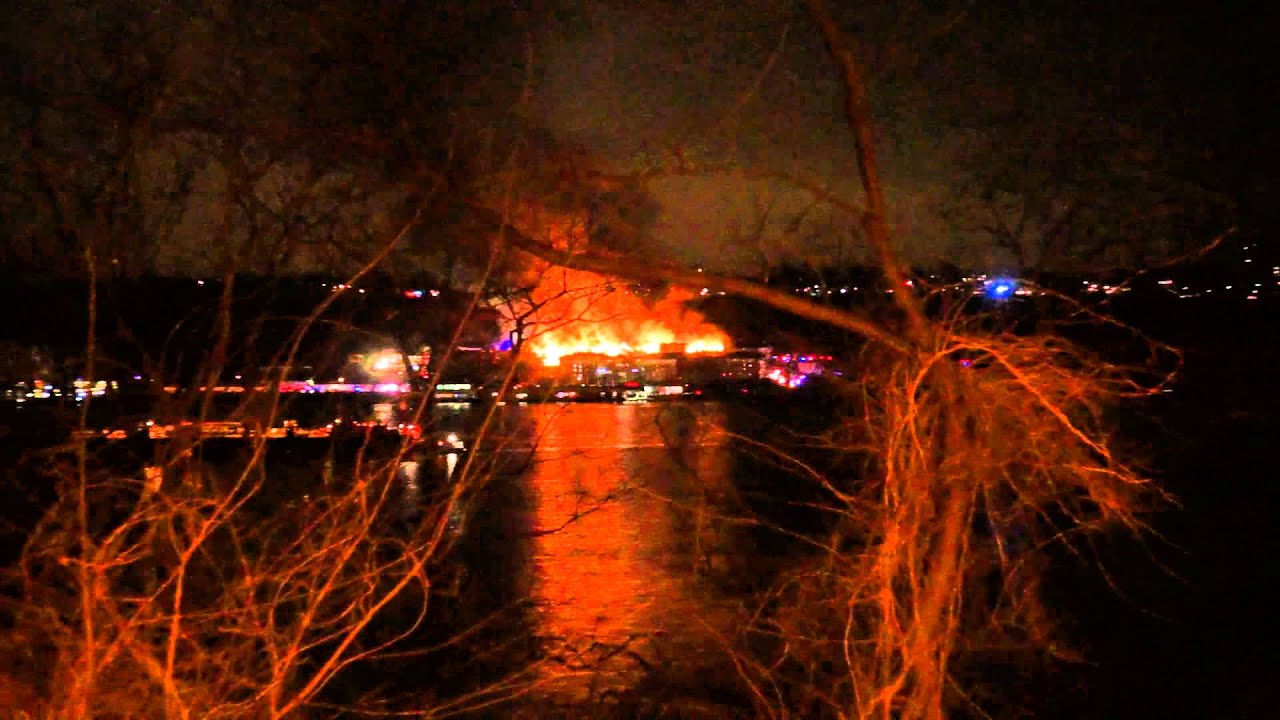 1-21-15 Massive Fire in Edgewater, NJ - YouTube