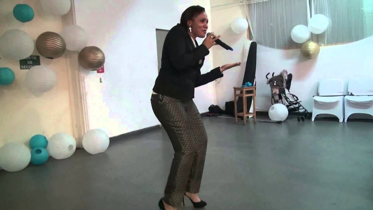ROSE SABINE en spectacle a PARIS - YouTube