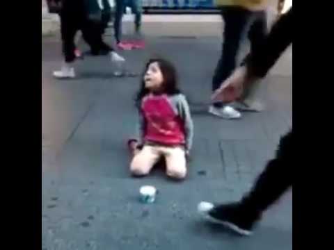 Kobanili küçük kız