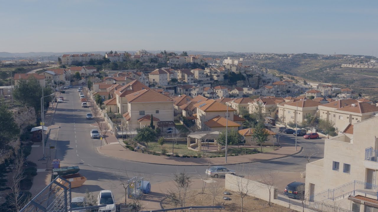 Why are so many US citizens moving to the West Bank - YouTube
