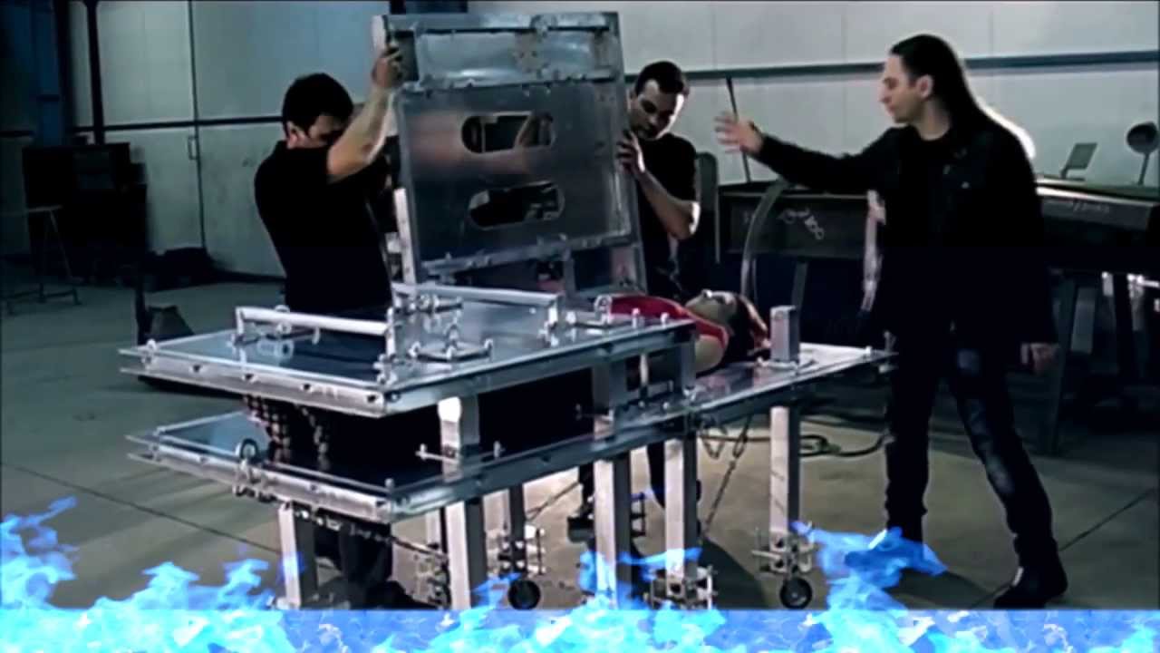 Razorblade Sawing Illusion - YouTube