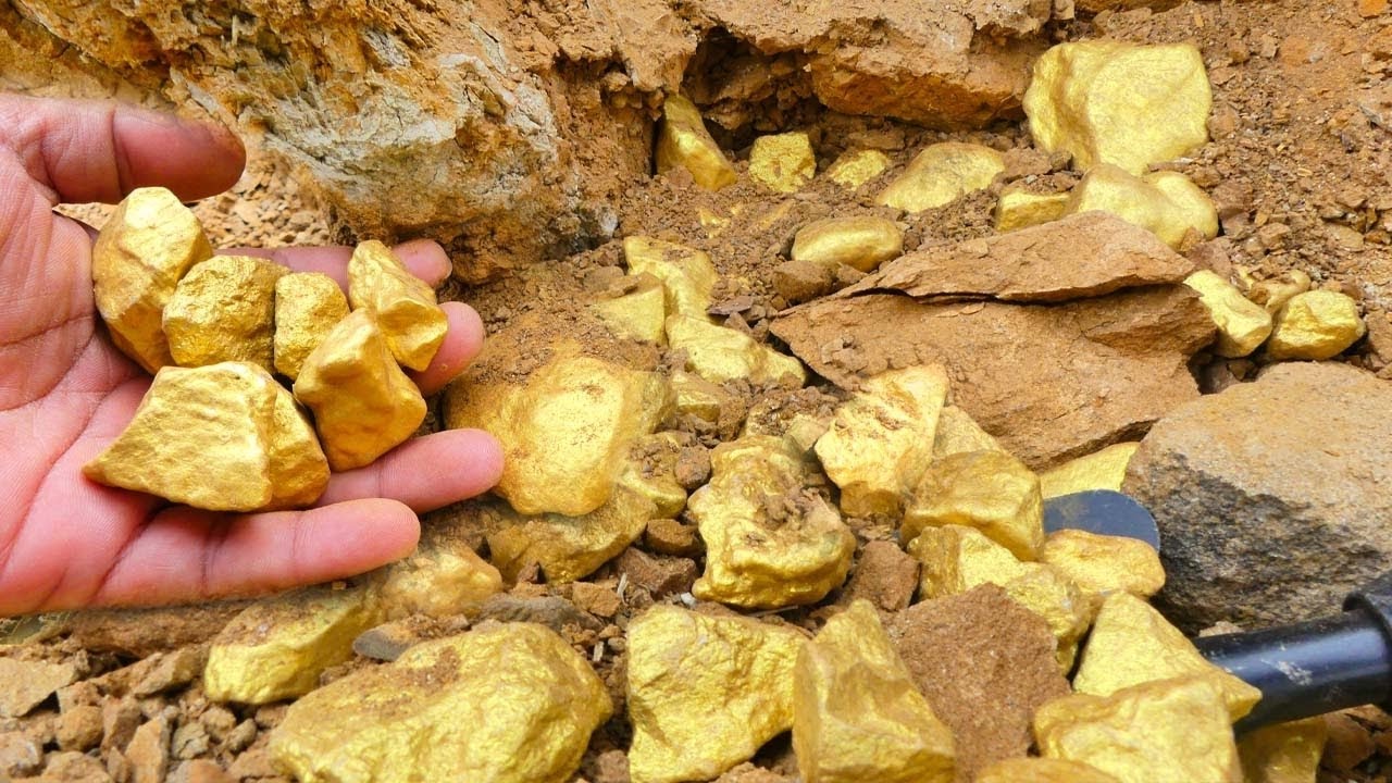 Gold Hunting! Searching for Treasures worth millions from Huge Gold ...