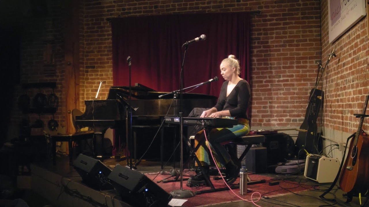 Louise Noble - Trouble (Live at The Back Room) - YouTube