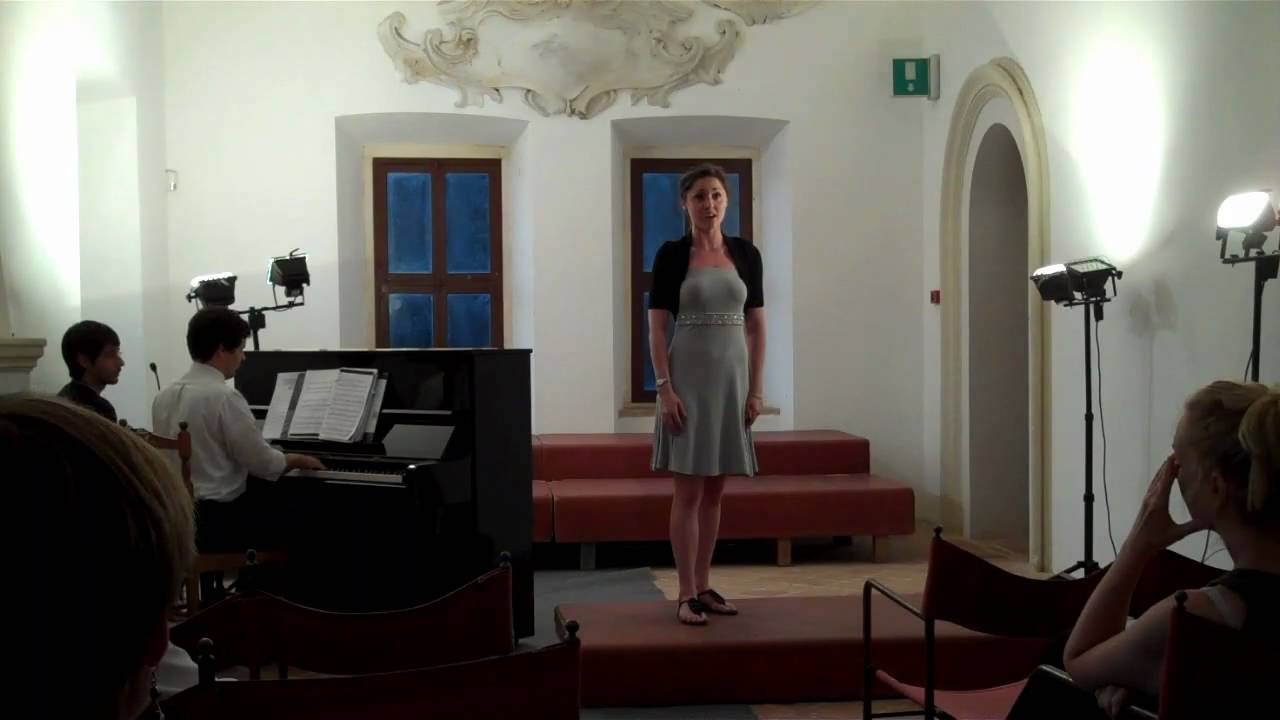 Elizabeth Doran, soprano - YouTube