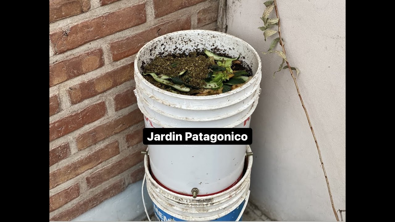 Compostera Casera en Baldes #jardinpatagonico #compostera # ...