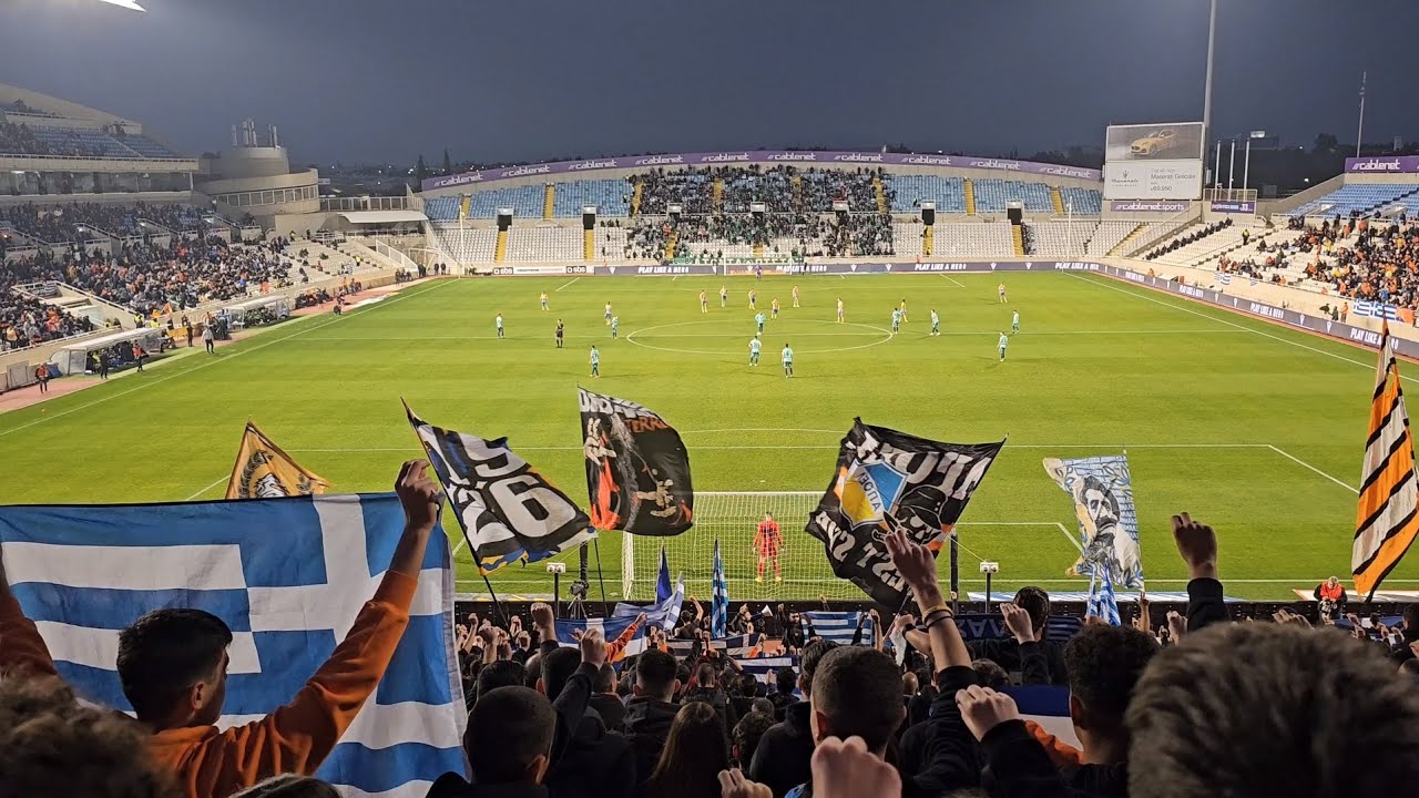 Εθνικός ύμνος από τους οπαδούς του ΑΠΟΕΛ για τα θύματα στα Τέμπη - YouTube
