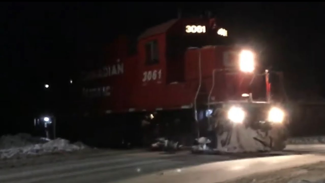 CP 3061 Leads Short Gondola Train Southbound Crossing Mountain Ave. (03/05/2018) - YouTube