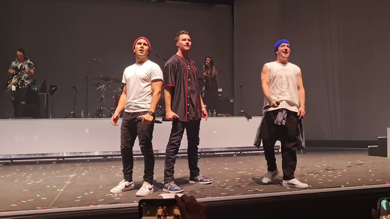 big-time-rush-big-time-rush-theme-song-live-in-new-york-city-12-18