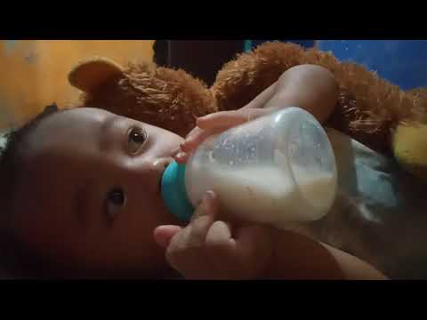 Dede Alif lagi nyusu