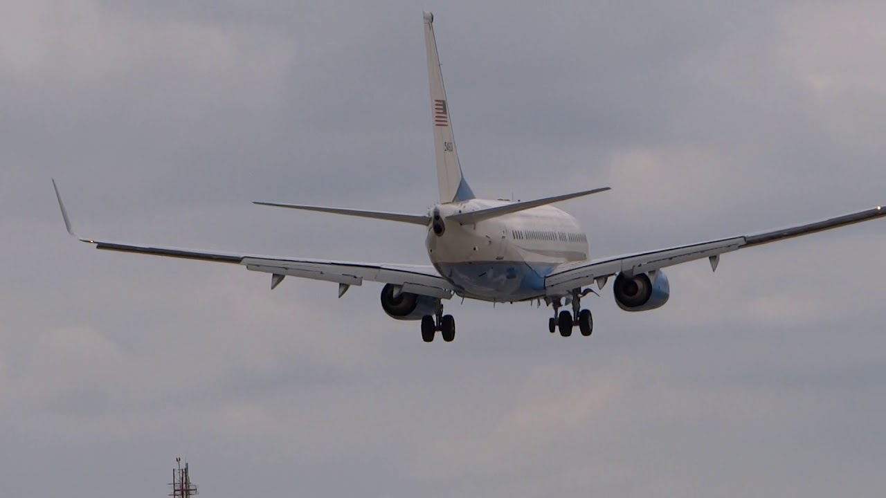 United State Air Force Boeing 737 C40 Clipper landing 2017 - YouTube