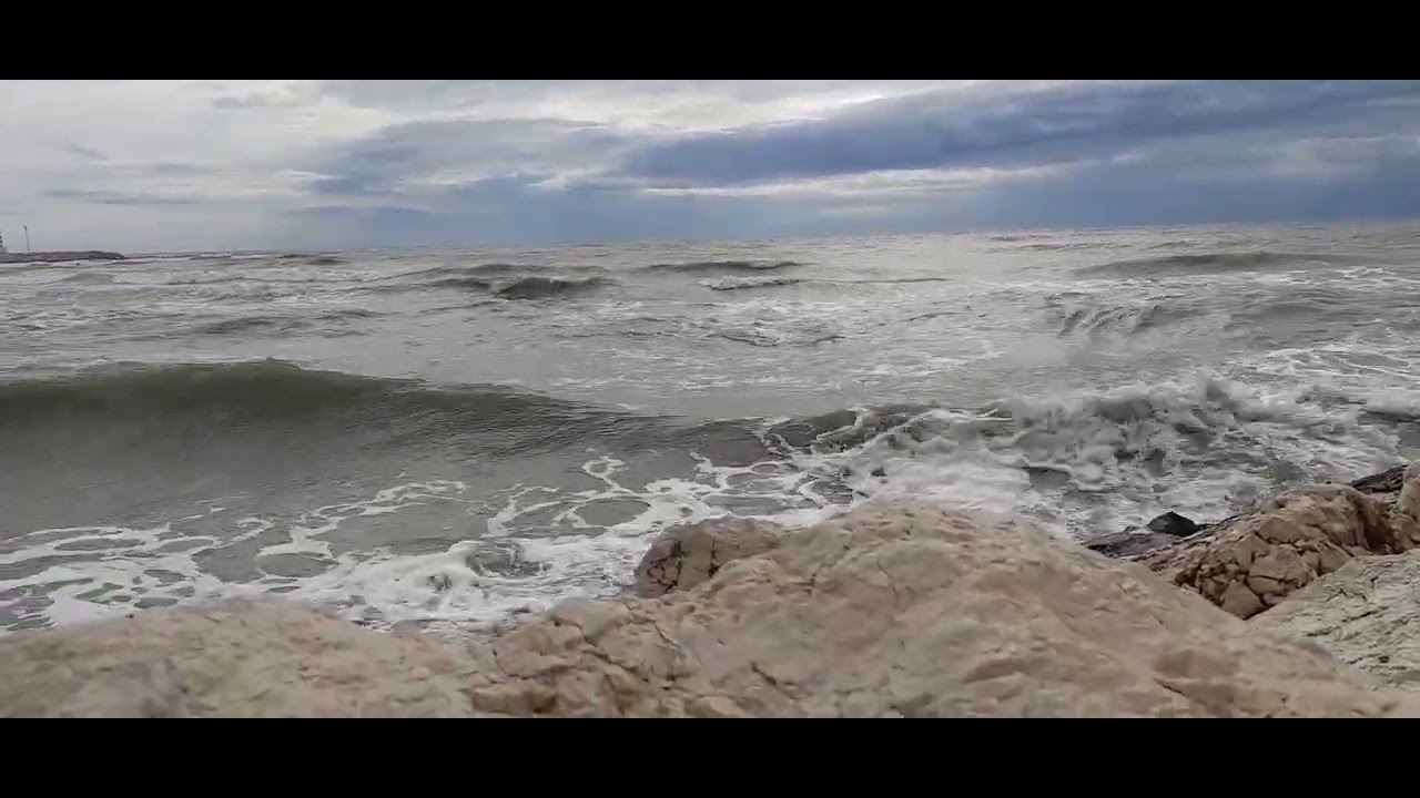Big Wave Italy #waves #italy #windy #beach - YouTube