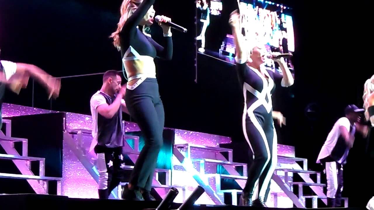 S Club 7 'S Club Party' live from FRONT ROW at the London O2 Arena (May ...
