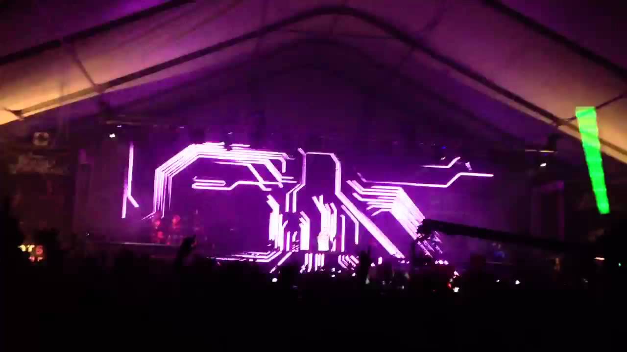 Beyond Wonderland Armin van Buuren - Invasion (ASOT 550 ant - YouTube