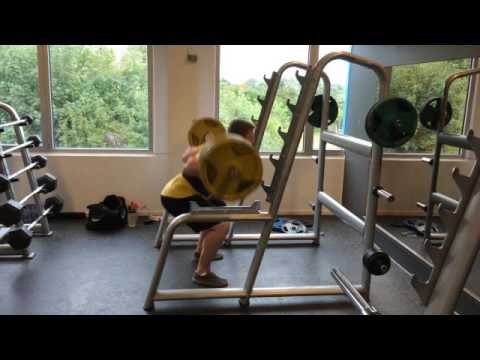Worst squat form ever - YouTube
