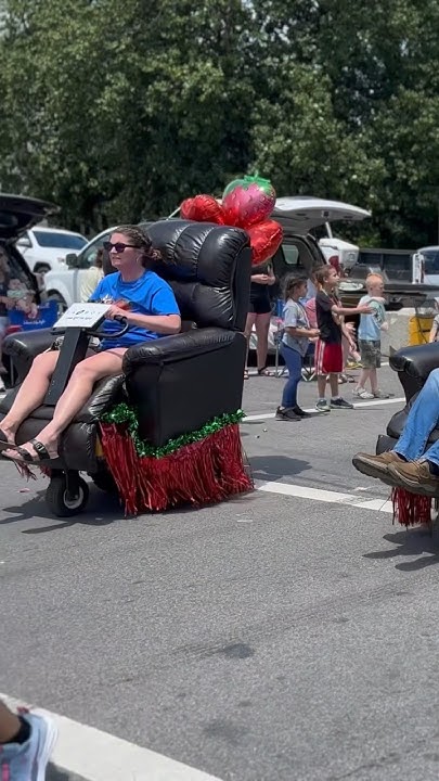 Lazy boy recliner racing #lazyboy #racing #tennessee - YouTube