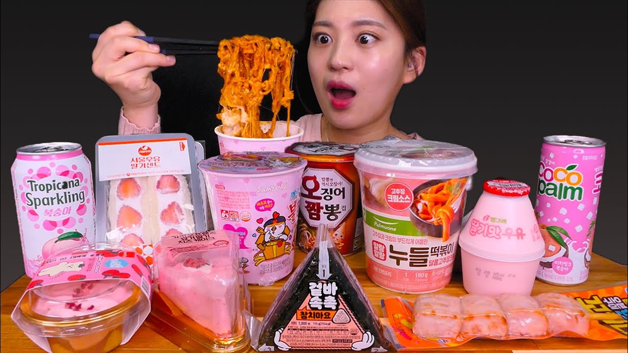 🌸Convenience store pink food😍핑크핑크한 편의점 디저트? 먹방!😋 [Strawberry tiramisu ...