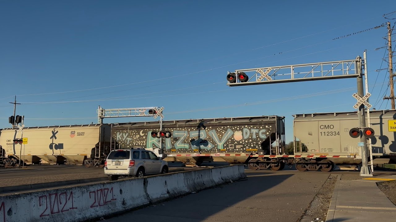 UP 6951 Grain Train South - E. Morada Lane Railroad Crossing, Stockton CA - YouTube
