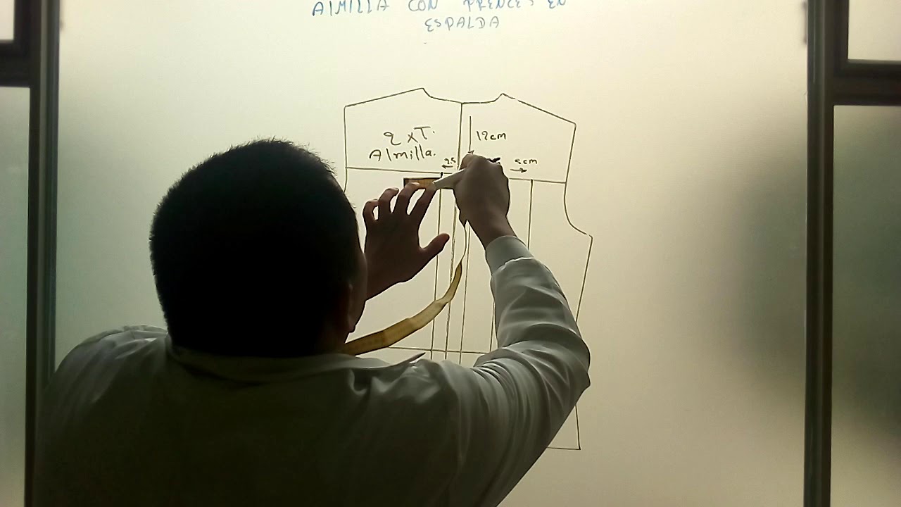 ALMILLA CON PRENCES EN LA ESPALDA - YouTube