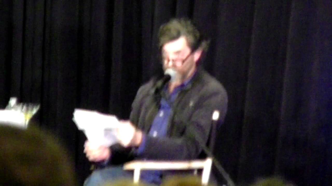 Tim Omundson introduces Claire Stansfield as James Lipton at XenaCon ...